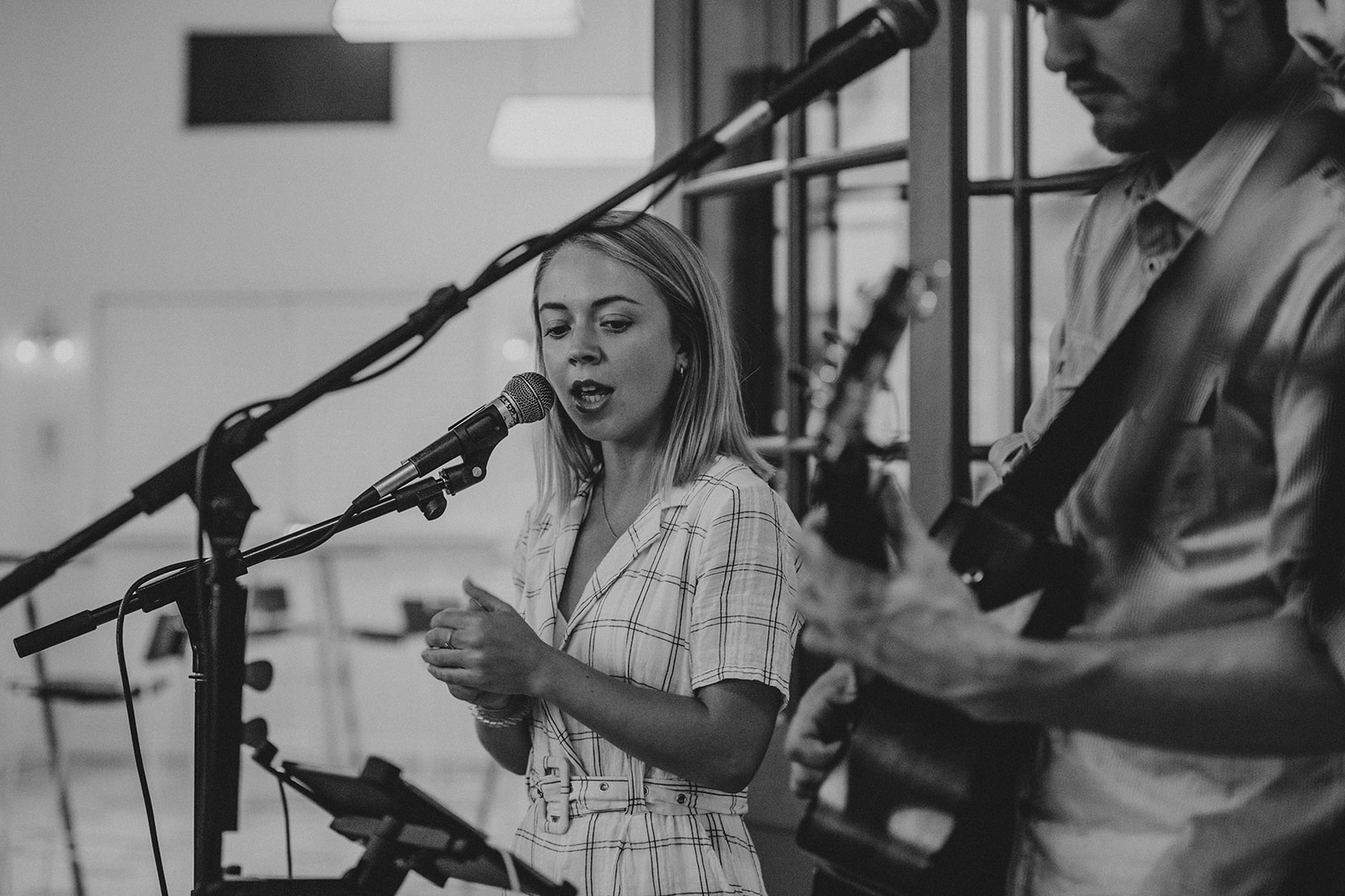 Female Wedding Singer On The Gold Coast - Janda Events